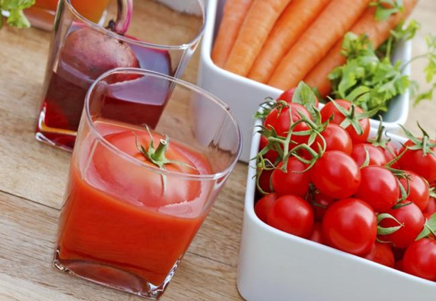 Sumo de tomate: Conheça os benefícios de consumi-lo